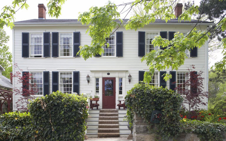 Colonial-Style Homes Have THESE Special Characteristics That No Other ...