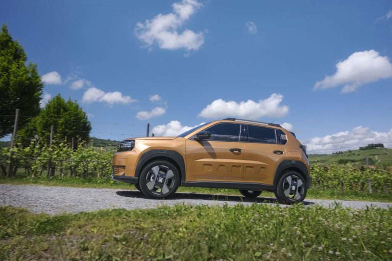 Fiat Grande Panda Hybrid Icon 1.2 110 CV: test drive, prestazioni e ...