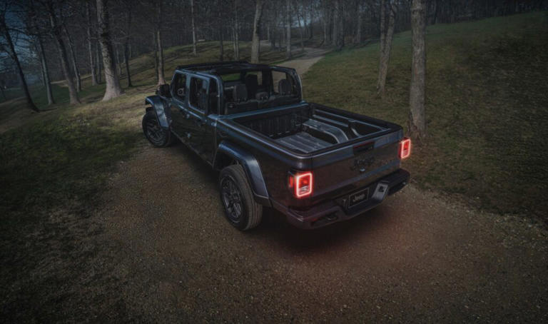 2025 Jeep Gladiator Dark Sky Edition unveiled