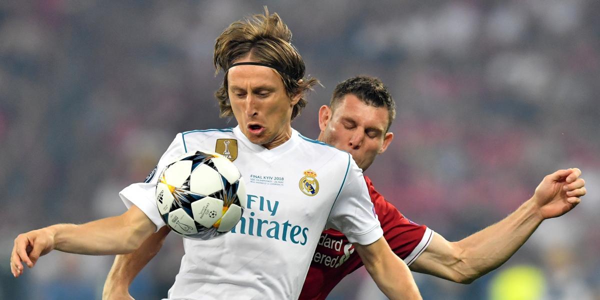 Tras el adiós de Modric, la IA le sitúa como segundo mejor centrocampista de la historia, ¡pero ...