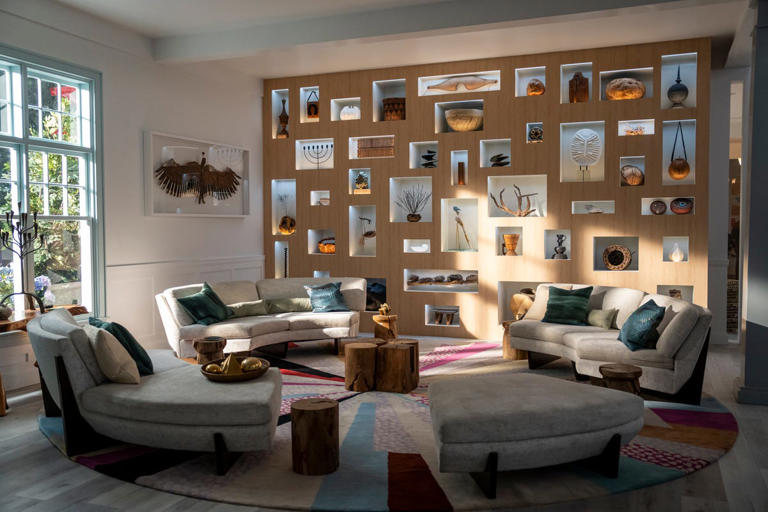 How Netflix's Sirens Built a World of WASPs Gone Wild