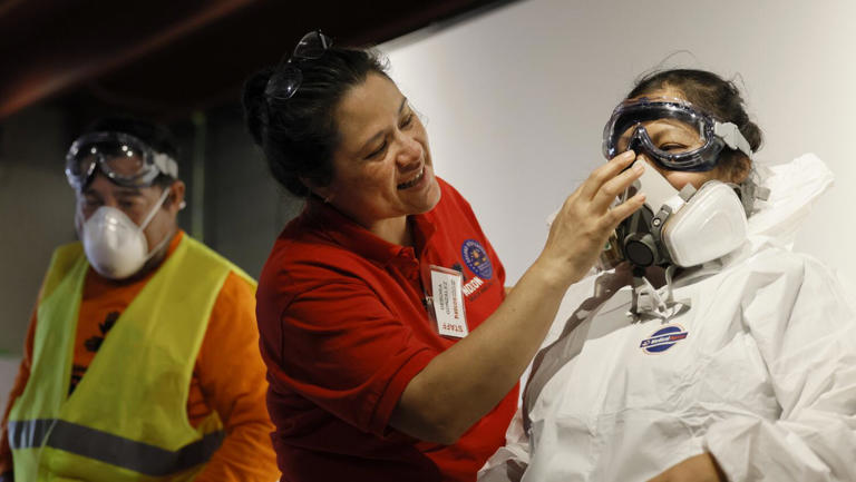 Only a fraction of fire cleanup workers are protecting themselves ...