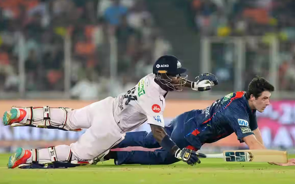 IPL 2025: Sherfane Rutherford collides with Will O'Rourke in GT-LSG tie
