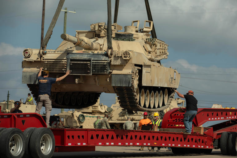 How the US Army plans to keep its massive 70-ton Abrams tanks from ...