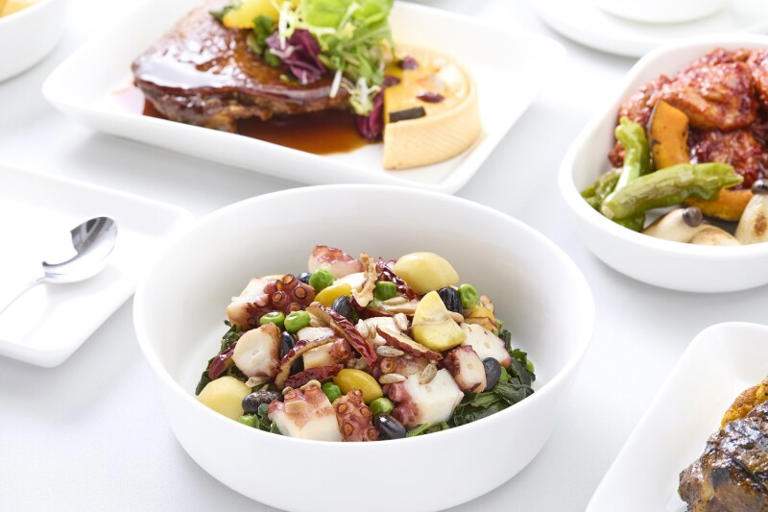 How Airlines Make Inflight Meals