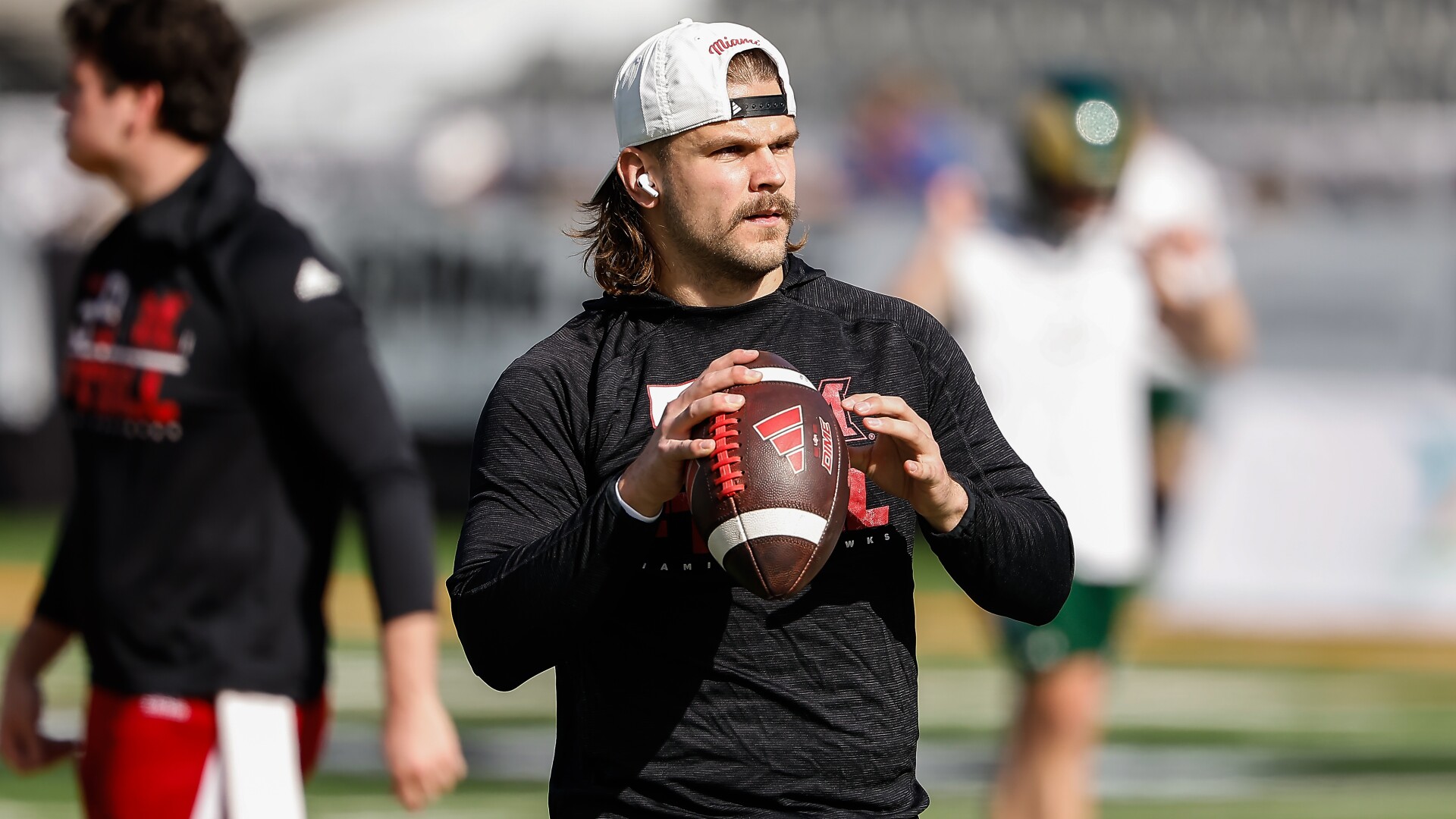 Dolphins sign QB Brett Gabbert