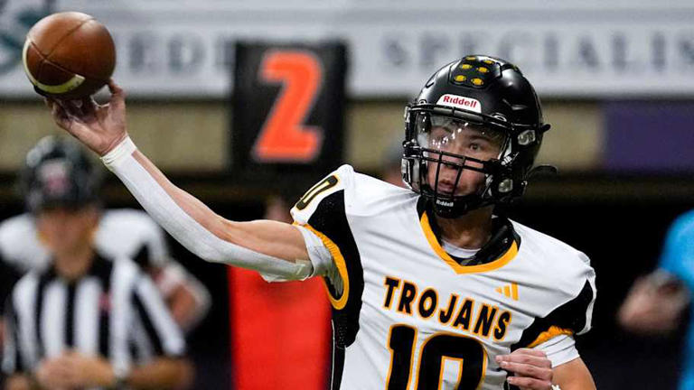 Who’s the Top Returning Iowa Class A High School Football Quarterback ...