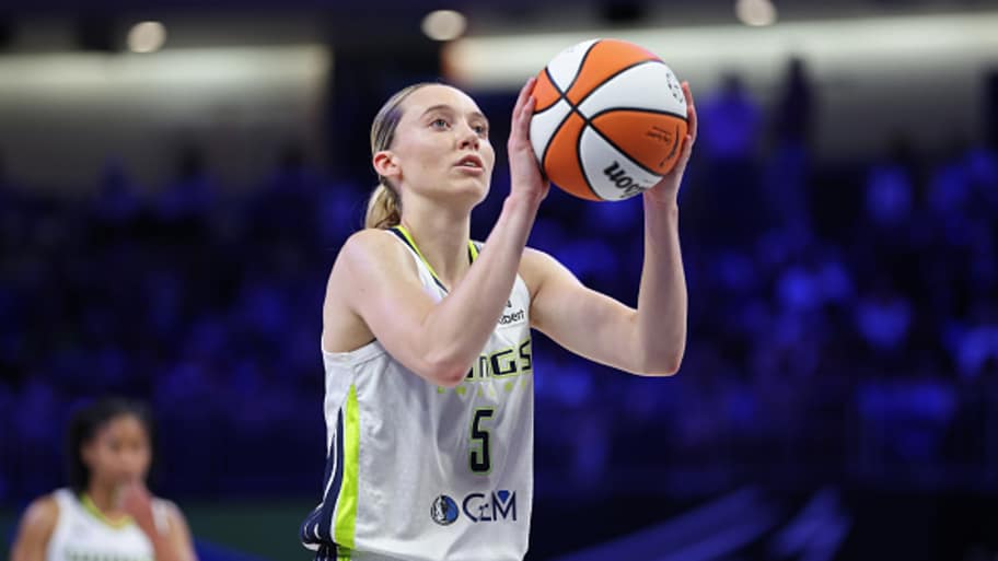 Paige Bueckers Made Cool WNBA History in Front of Her Hometown Fans in ...