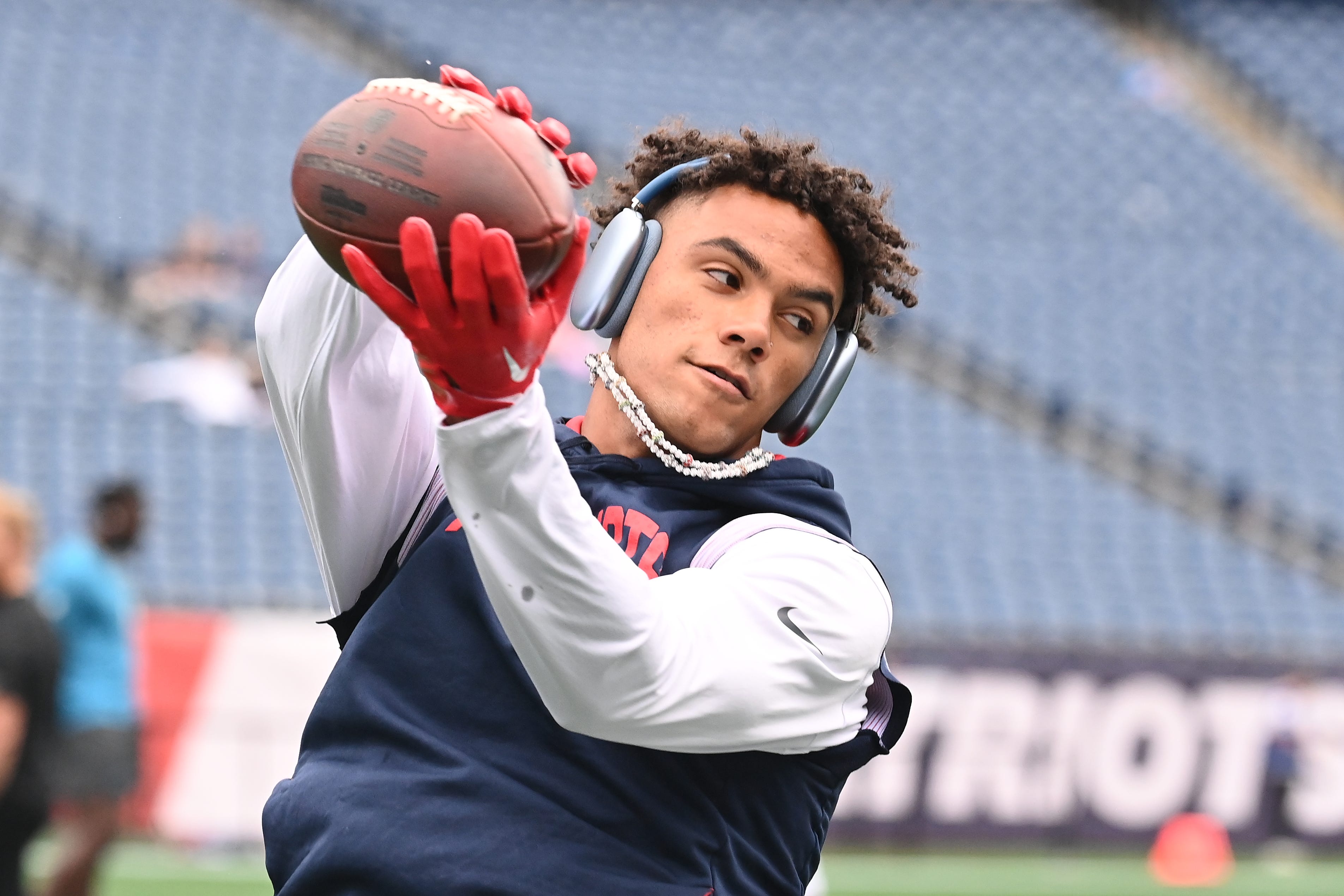 Patriots All-Pro CB reacts to spoiling Drake Maye's OTAs practice