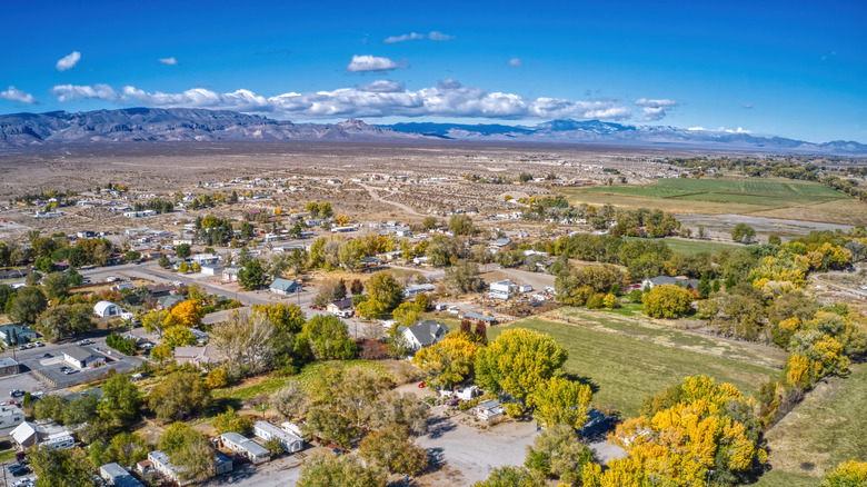 This Scenic Nevada Town Delivers Rodeos, Wildlife, And Western Charm ...