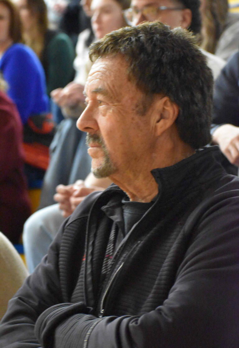 Embattled property investor Terry Emmert broadcasts mixed signals in ...