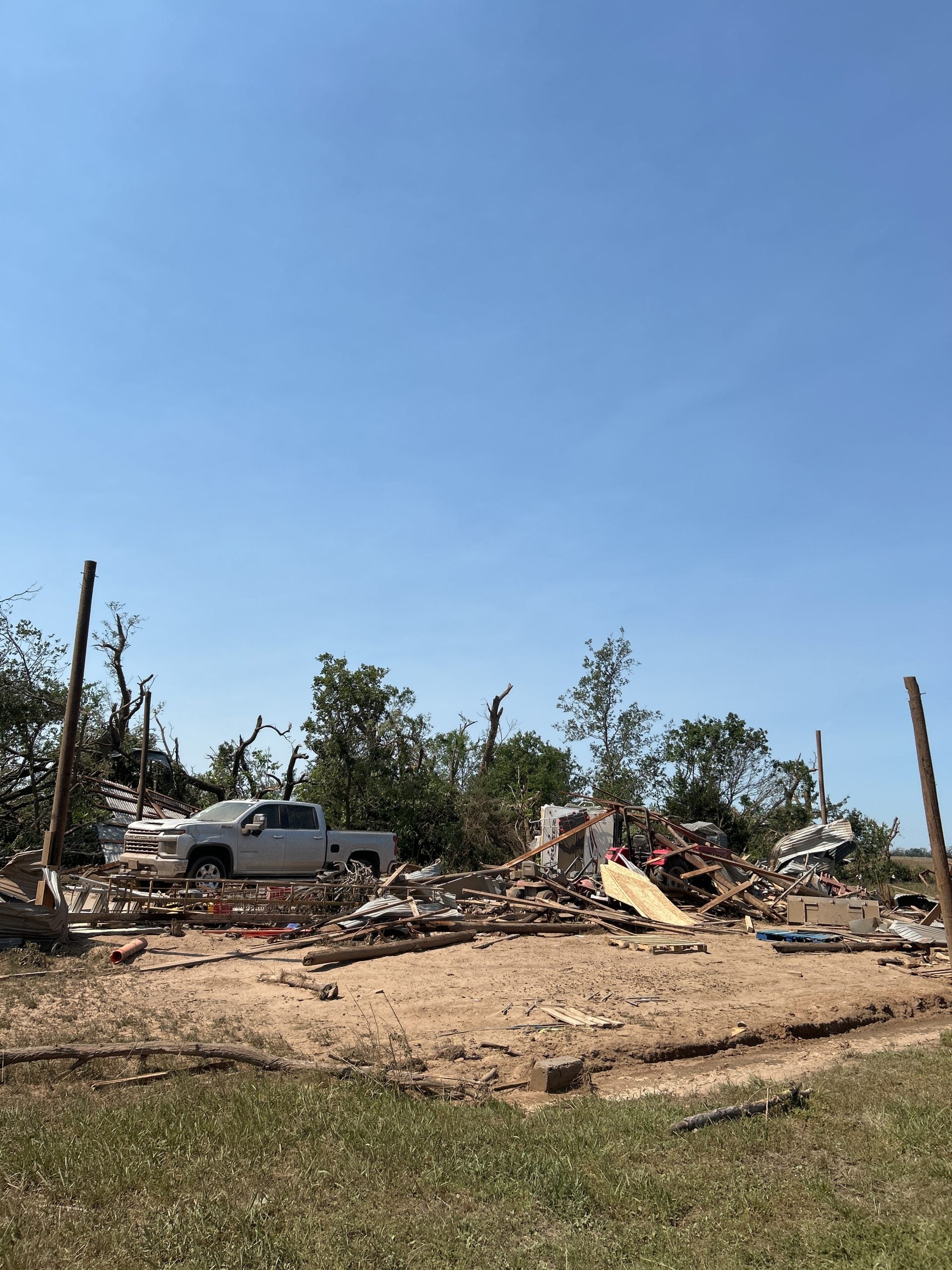 Nighttime EF-3 tornado devastates Plevna, Kansas, National Weather ...