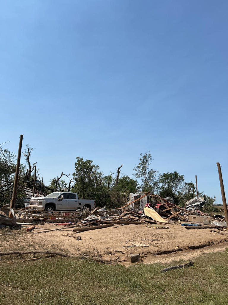 Nighttime EF-3 tornado devastates Plevna, Kansas, National Weather ...