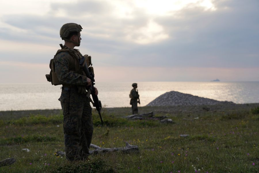 Νατοϊκή άσκηση: Βρετανοί αλεξιπτωτιστές πέφτουν σε σουηδικό νησί και ...