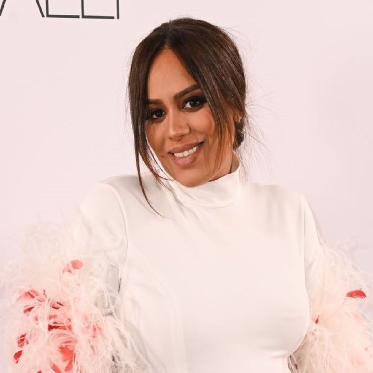 Cannes 2025 : Amel Bent (39 ans) divine dans une tenue sobre et chic, "j'ai épuisé les robes de ...