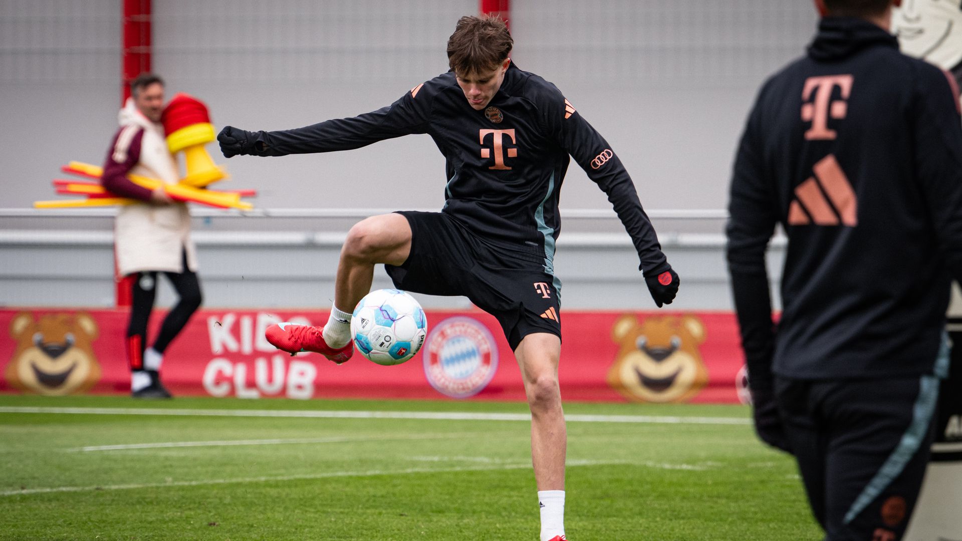 Report: Standout Bayern Munich talent Jonathan Asp Jensen is set for a ...