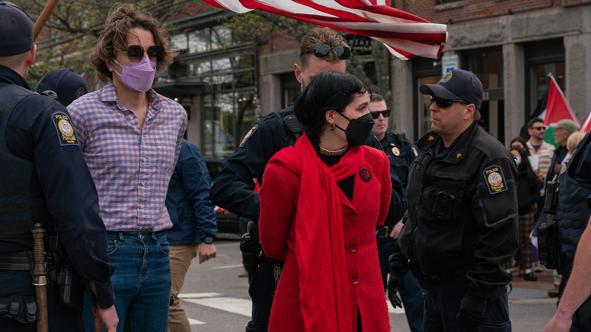 Portland police arrest 20 protesters for blocking street during pro ...