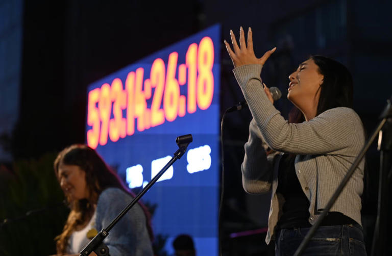 Yuval Raphael performs 'New Day will Rise' for hostage families at ...