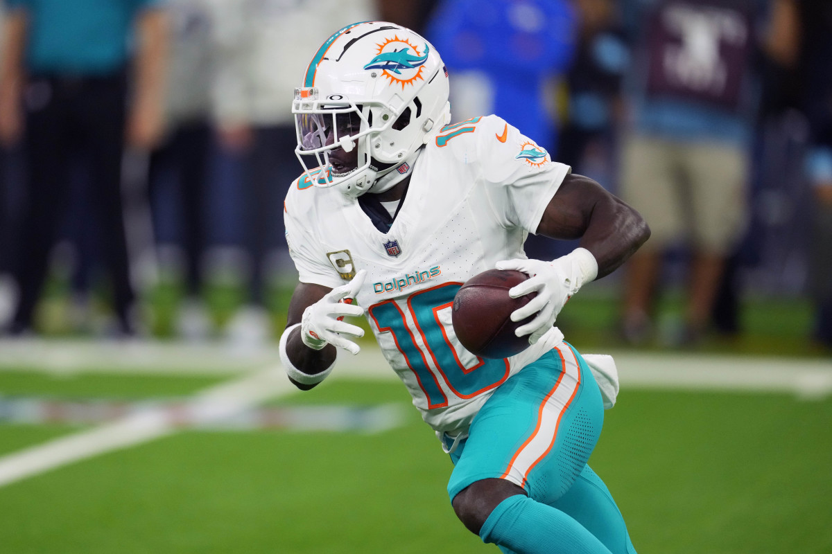 Dolphins' Tyreek Hill Offers Second Challenge to IShowSpeed