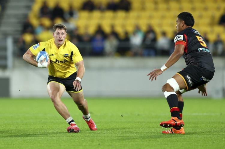 Un joueur de rugby néo-zélandais joue 25 minutes avec une jambe cassée