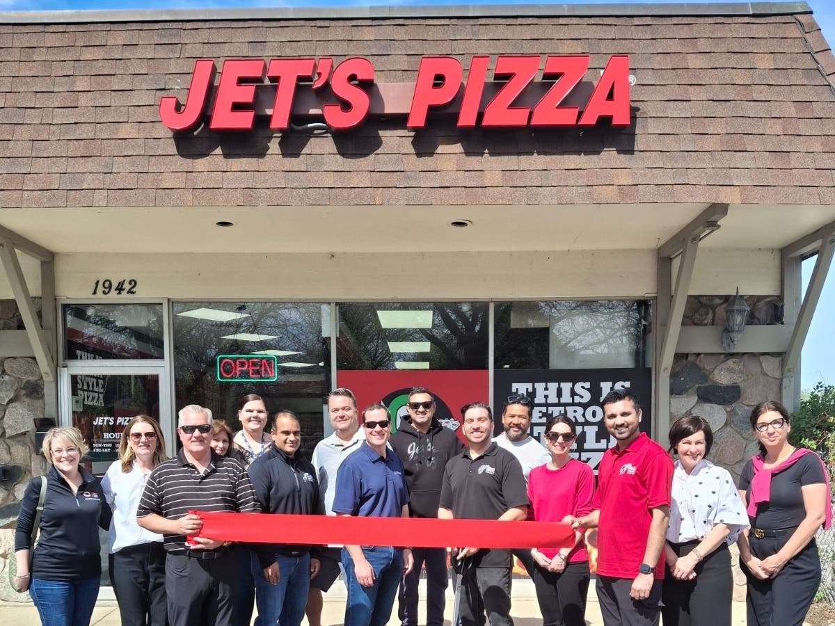 Jet's Pizza Brings 'World's Best' Detroit-Style Pie To Glenview
