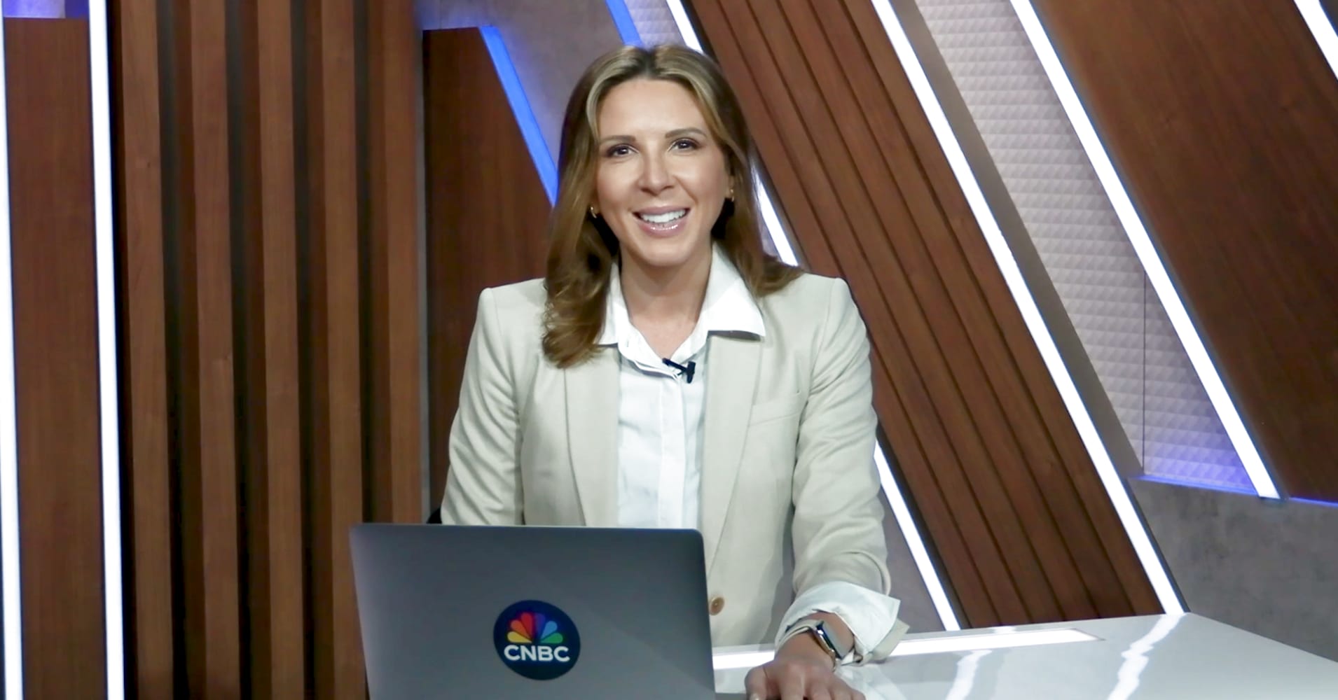 President Trump hosts meme coin megadonors amid conflict of interest claims