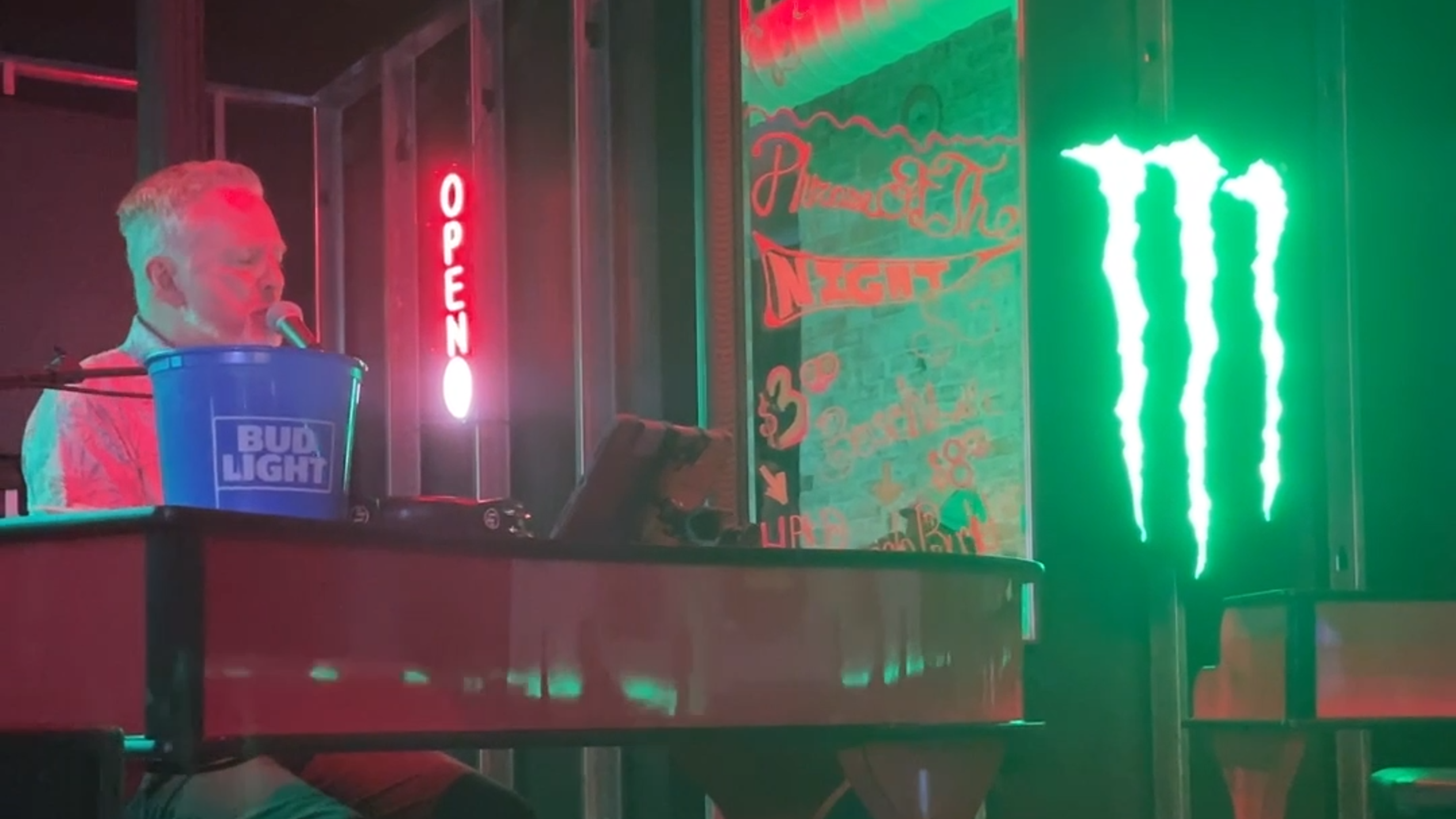 See inside new 5ive70 Dueling Piano Bar in Macon, where audience ...