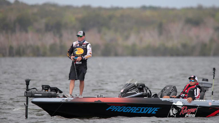 Shad Spawn 101: How to Catch Tennessee River Bass on Offshore Shell Bars