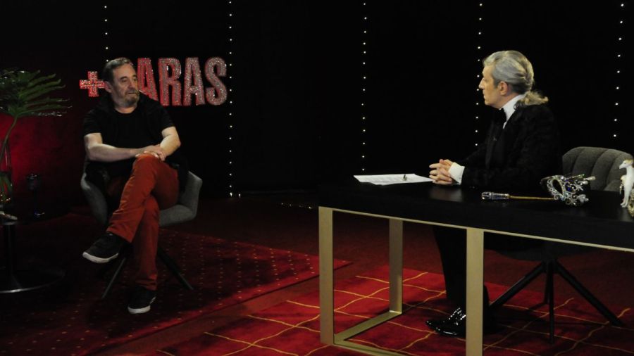 Emocionado y con lágrimas en los ojos, Alejandro Awada fue sorprendido ...