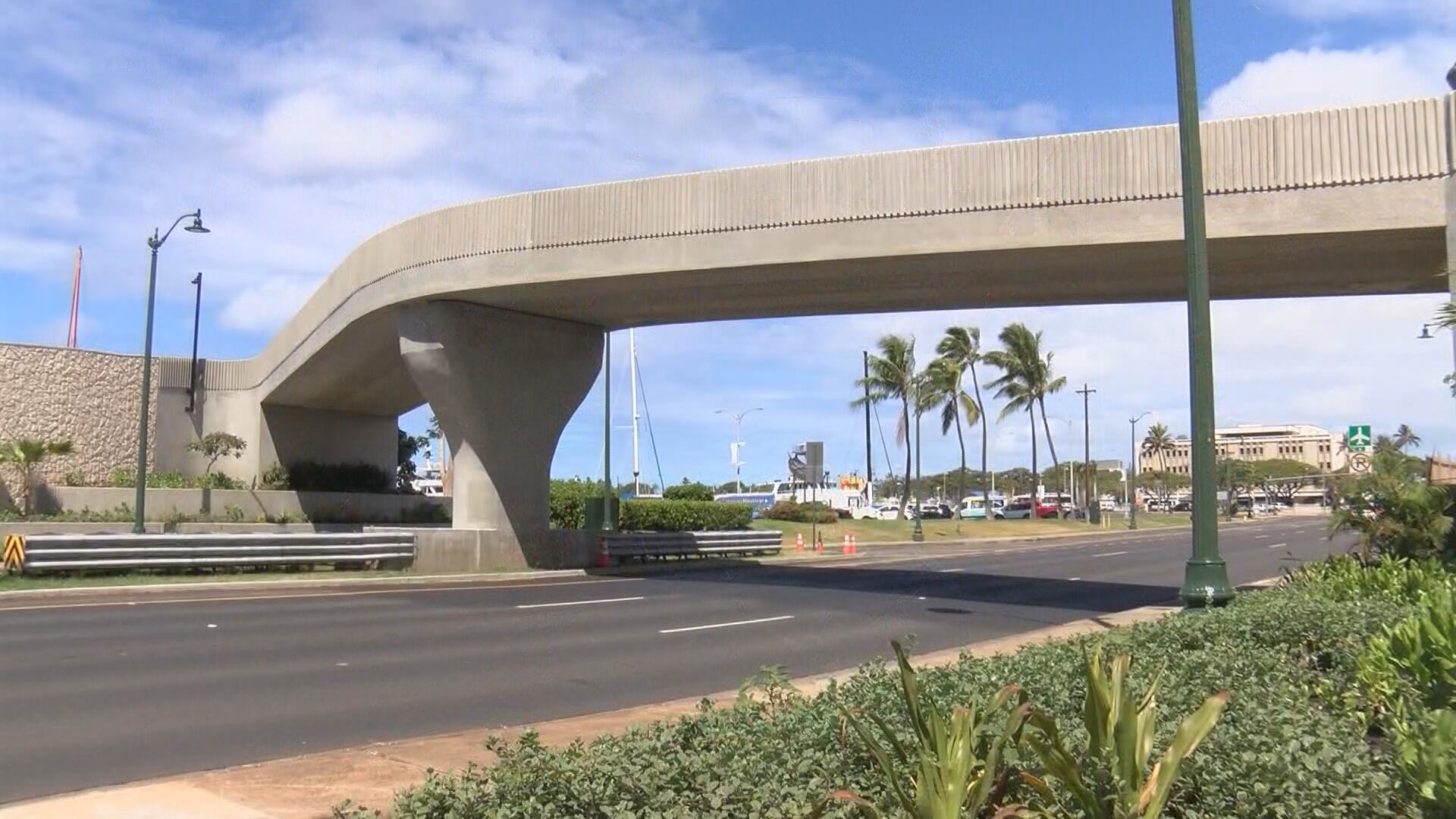 New bridge on Ala Moana Boulevard opens to pedestrians