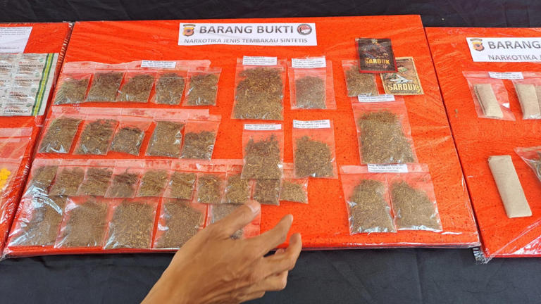 Polisi Bongkar Pabrik Narkoba Rumahan di Bekasi