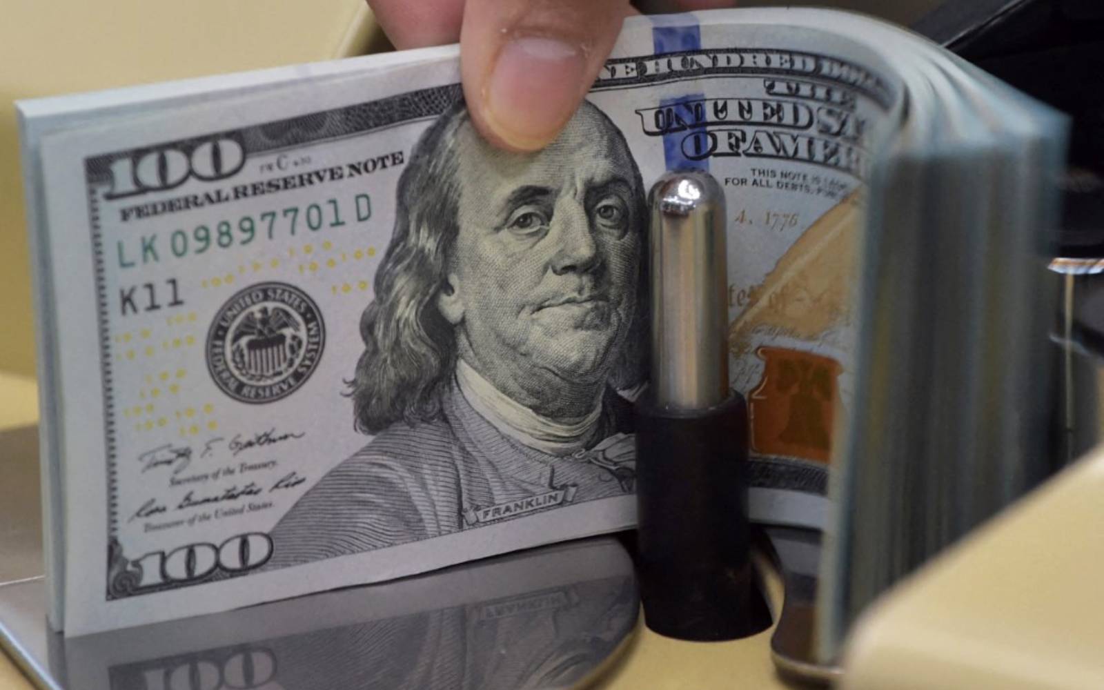 Dollar shaky as investors weigh rate outlook, Middle East worries