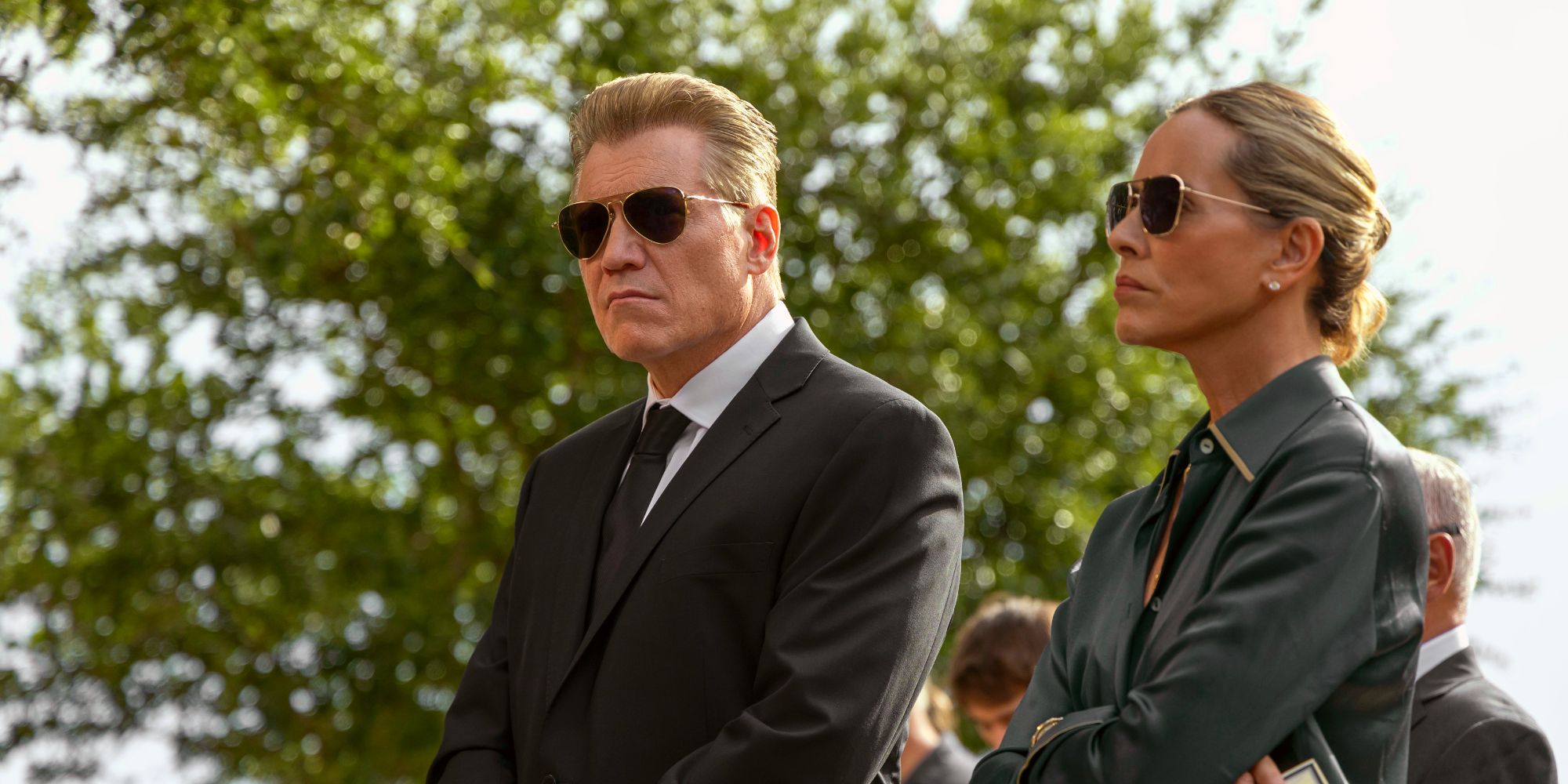 Holt McCallany Trades Fishing for Drug-Dealing in Netflix's First ‘The ...