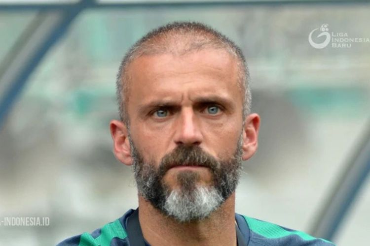 Persebaya Surabaya Dekati Eduardo Perez sebagai Pelatih Baru