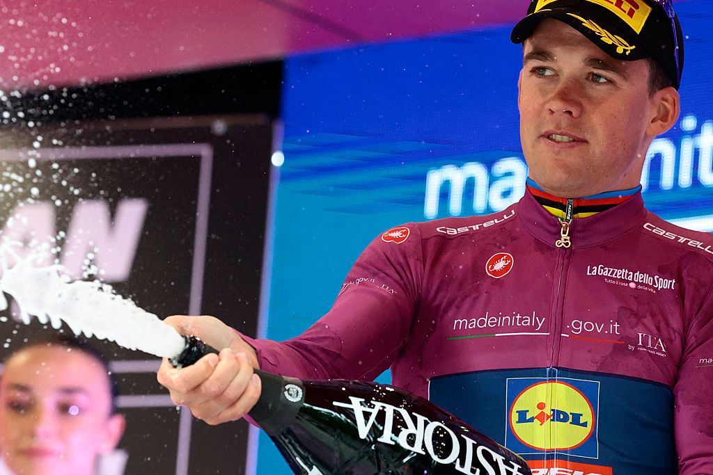 'It's not secure yet' - Maglia ciclamino leader Mads Pedersen counting ...