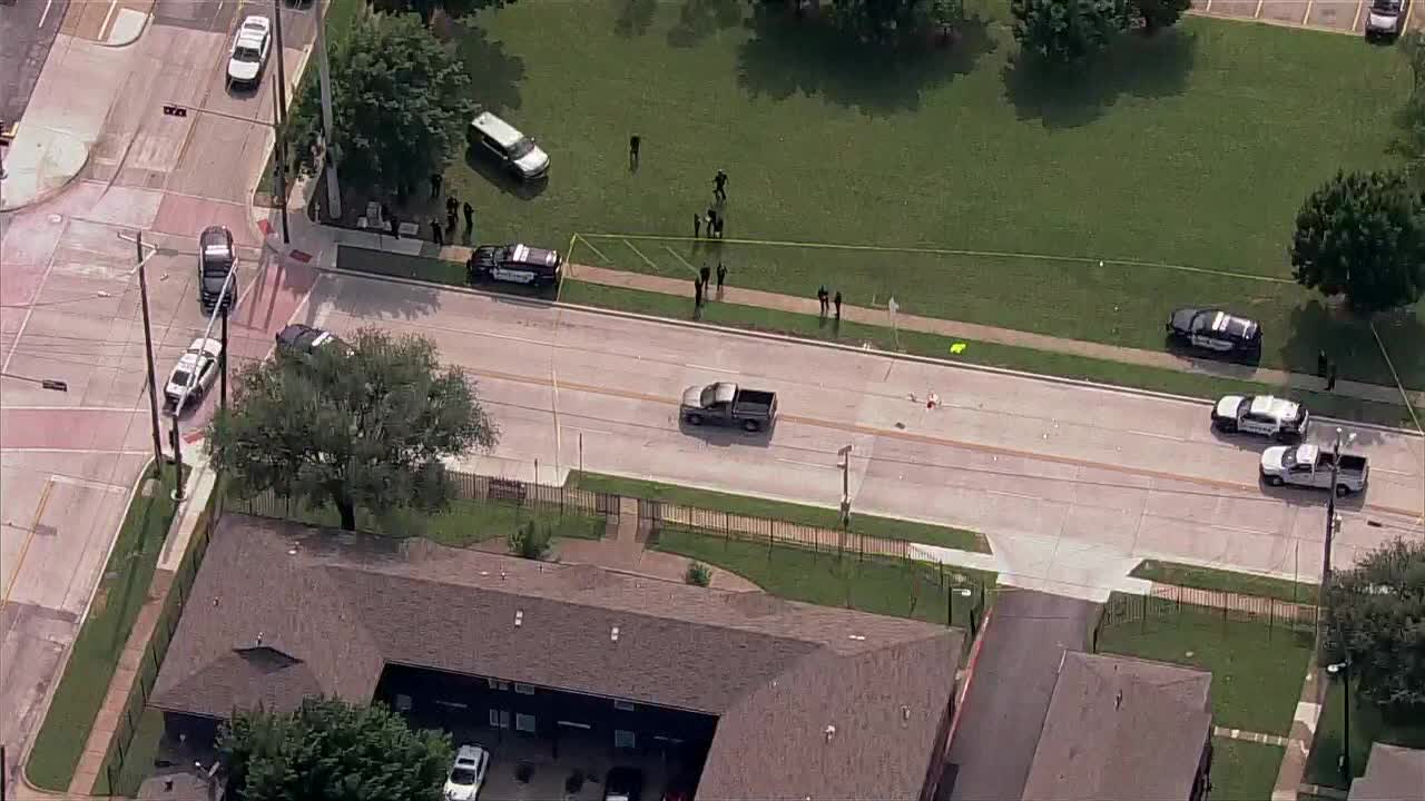 Four hit by vehicle while leaving Oak Cliff elementary school, 1 child ...