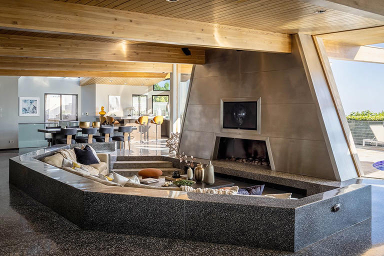 6 lounge-ready homes with conversation pits