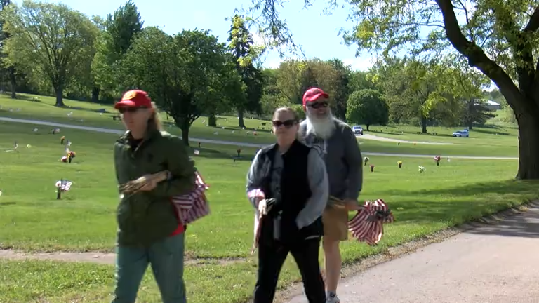 Siouxlanders place 4,000+ flags on veteran graves