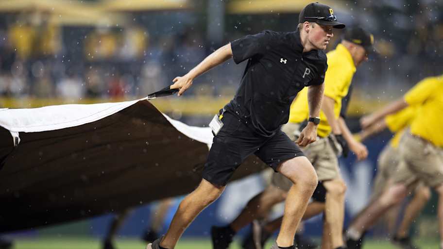 Pirates vs. Brewers Stops for Rain Delay