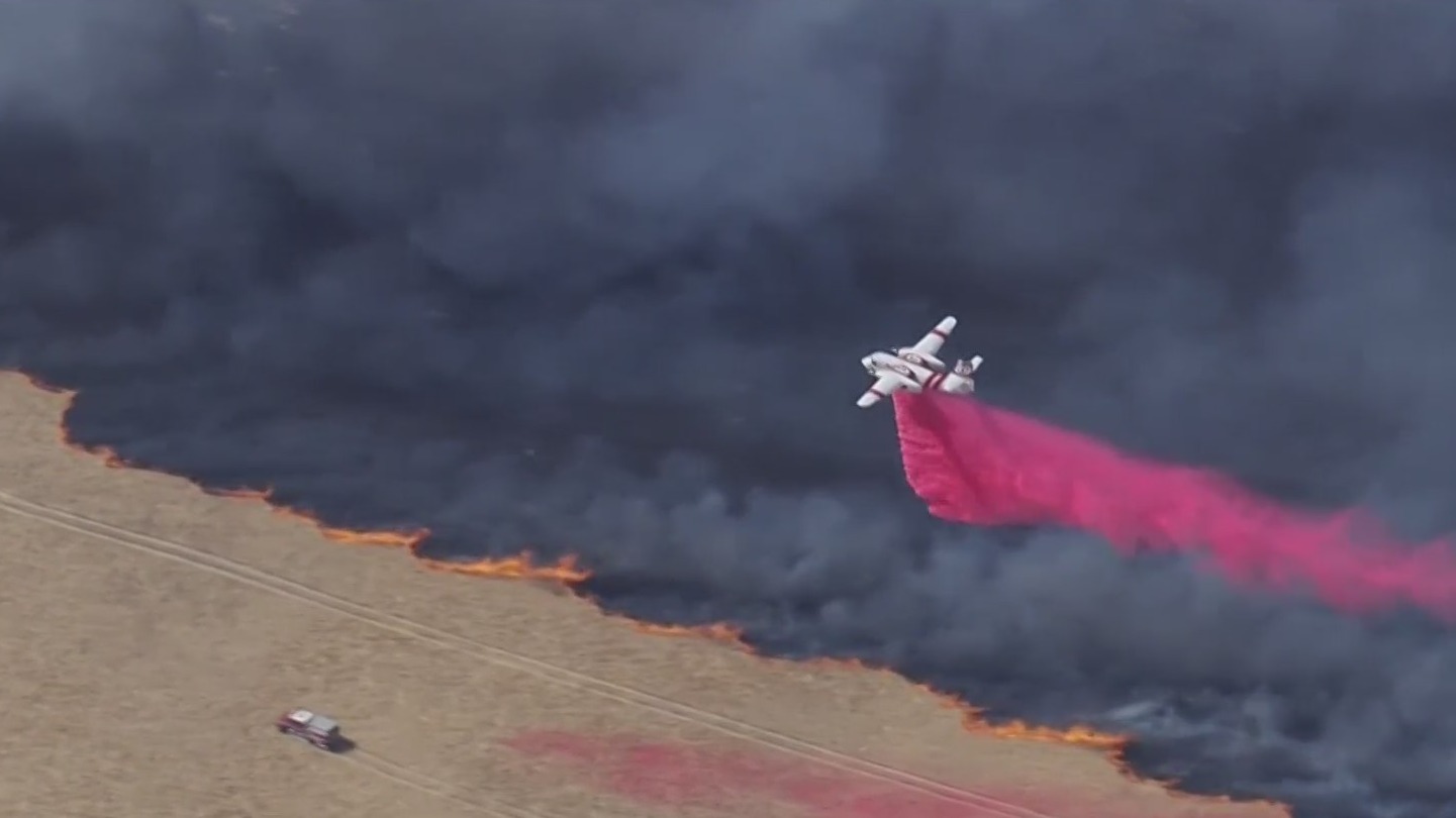 Fire burning near Tracy and Altamont Pass shuts down Highway 580