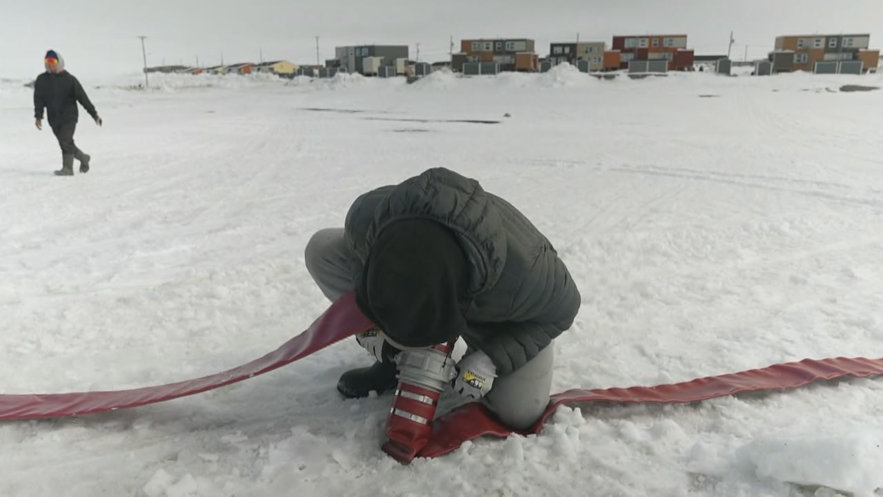 Temporary pipe installed in Puvirnituq amid ongoing water emergency