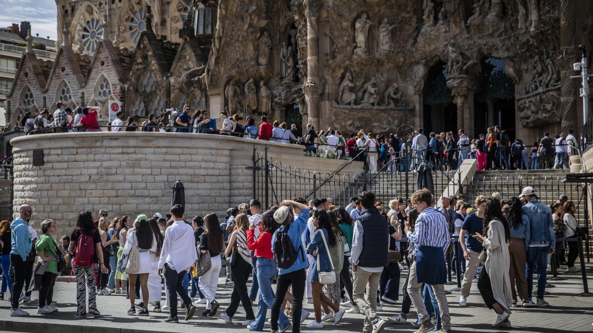 El martirio de tener que hacer cola para todo: ¿nos molesta ahora más ...