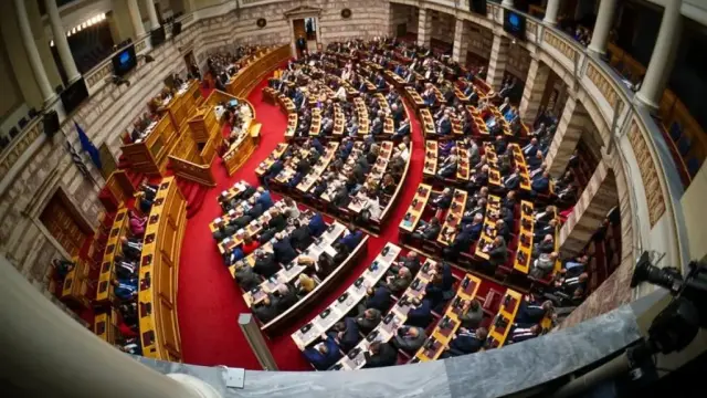 Μονιμότητα δημοσίων υπαλλήλων: Το άρθρο 102 του Συντάγματος του 1911 ...
