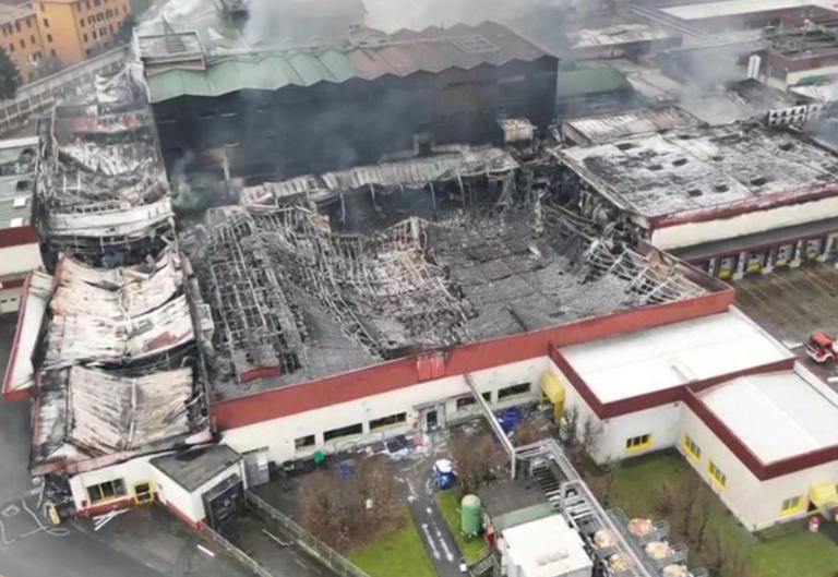 Maxi incendio Inalca. Bonifica dei resti organici