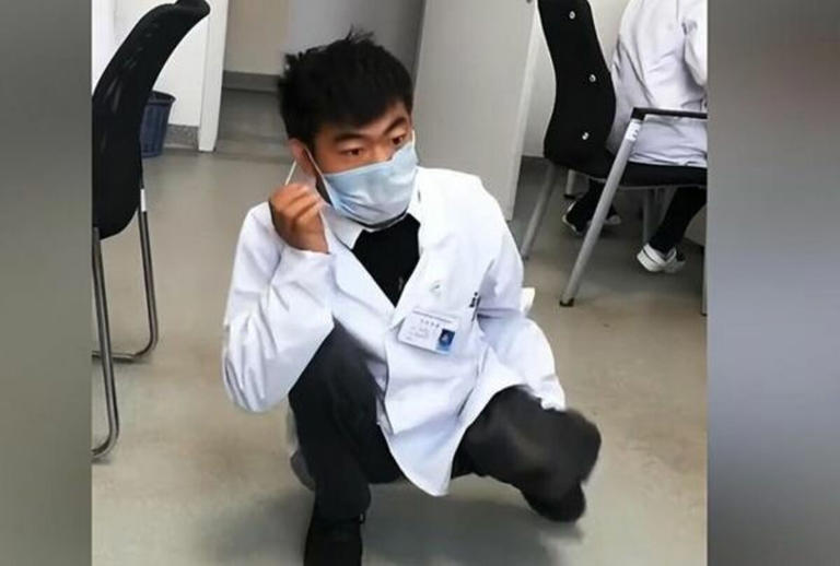 Chàng trai bại não làm bác sĩ