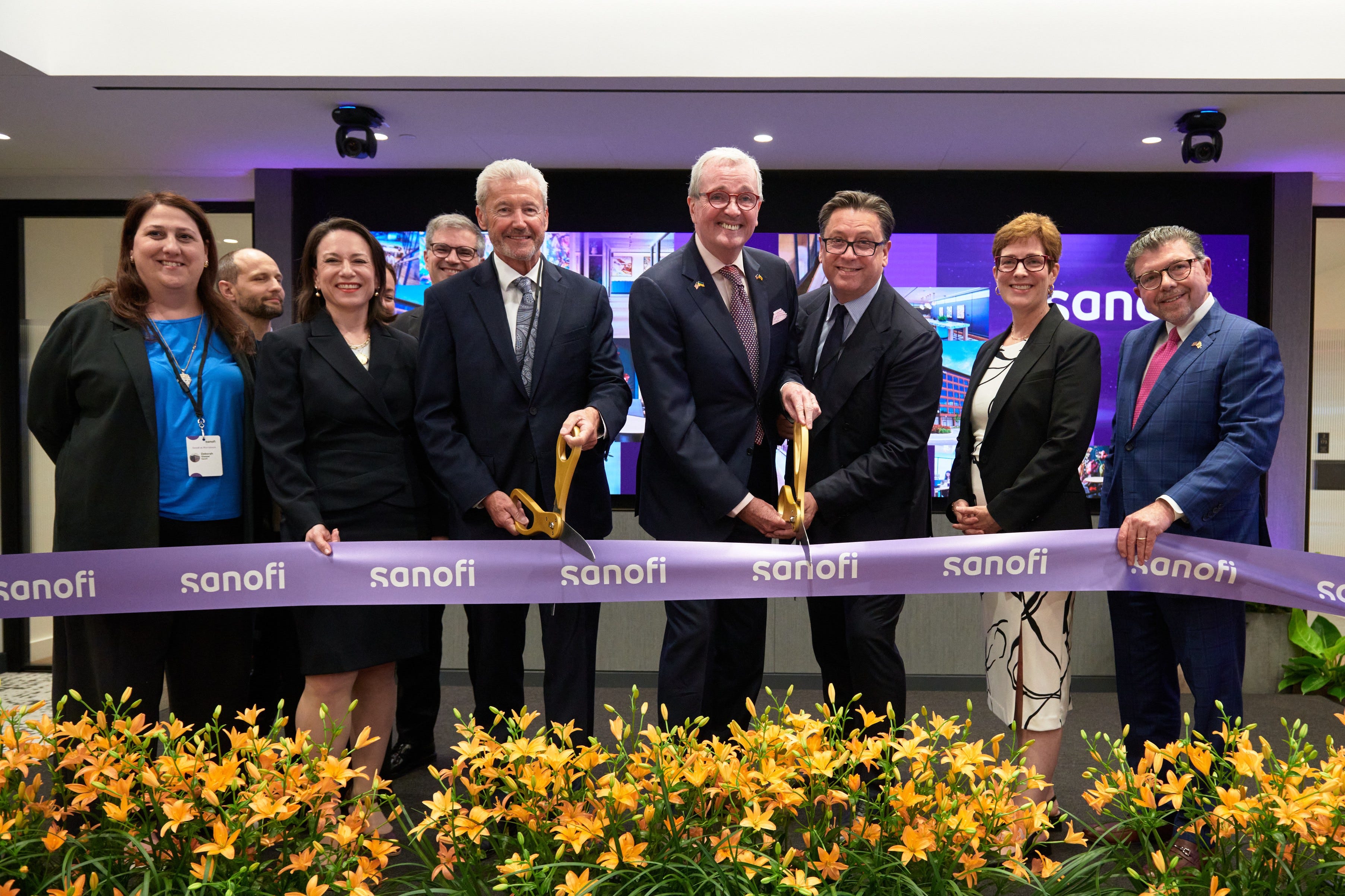 Gov. Murphy, Morristown welcome 2,000 Sanofi employees to new office ...