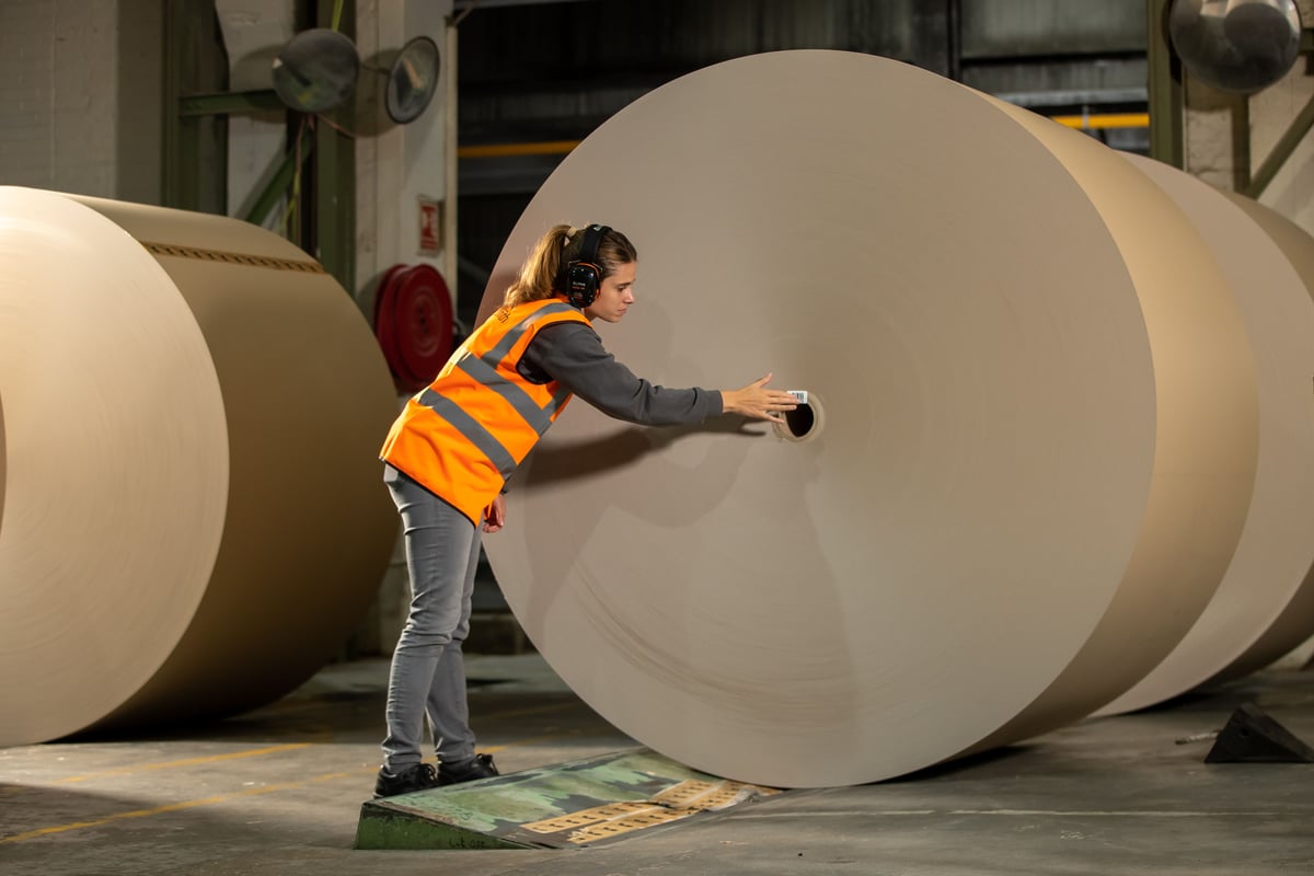 International Paper to close five UK packaging sites, putting 300 jobs ...