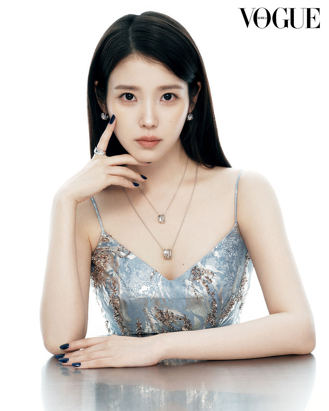 아이유, ‘HIP & CHILL’ 화보 “진짜 IU 맞아?”