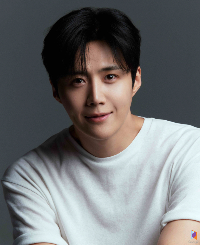 Kim Sun-ho and IU are meeting Suzy..Disney Confused to be revealed next year