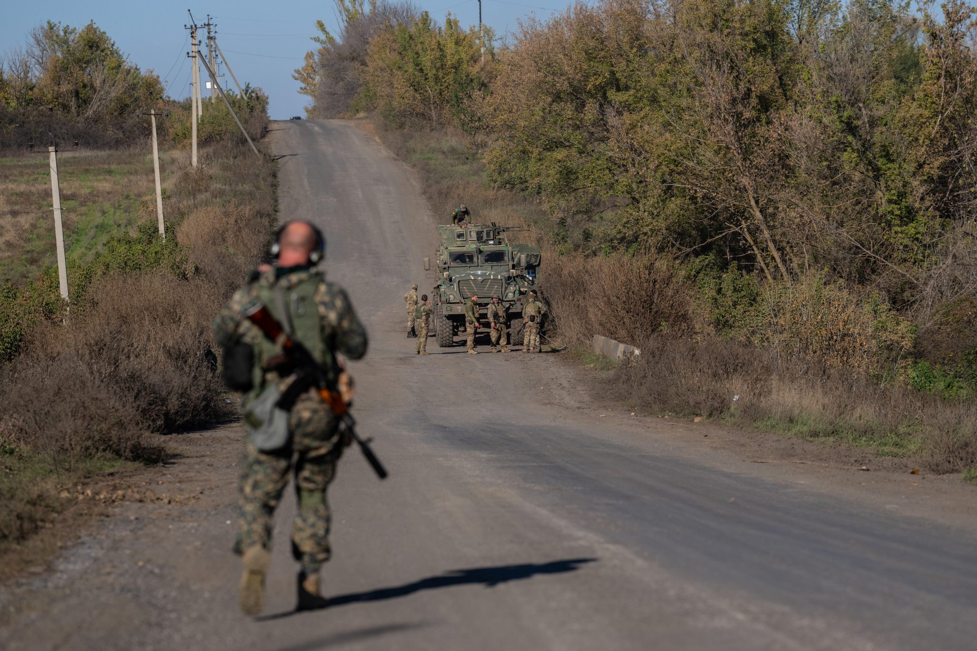 U.S. military vehicle saves Ukrainian troops during Russian attack